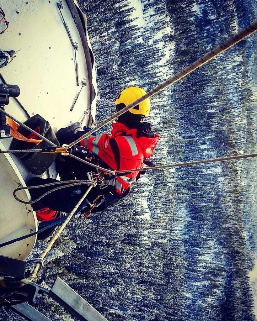 52 Nerve-Wracking Tower Climbers Photos During Work
