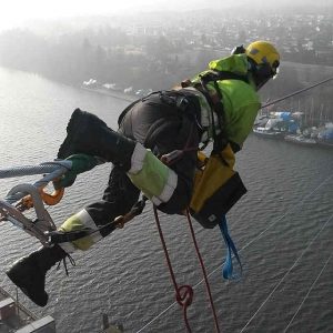 48 Spine Chilling Linemen Photos During Work