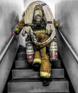 23 Incredibly Heroic Real Life Firefighters Photos in Action