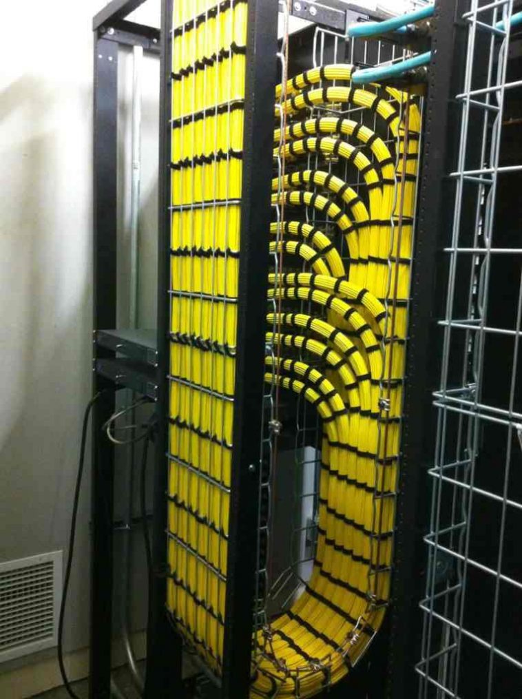31 Proper Cable Management Photos That Will Make Telecom Guys Satisfied