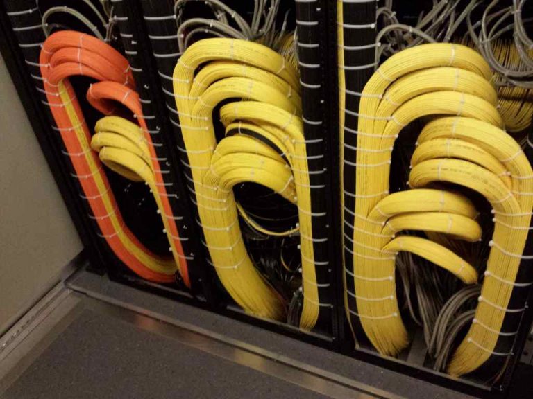 31 Proper Cable Management Photos That Will Make Telecom Guys Satisfied